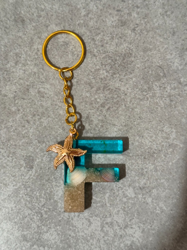 Porte clés initial F Porte clés lva creations