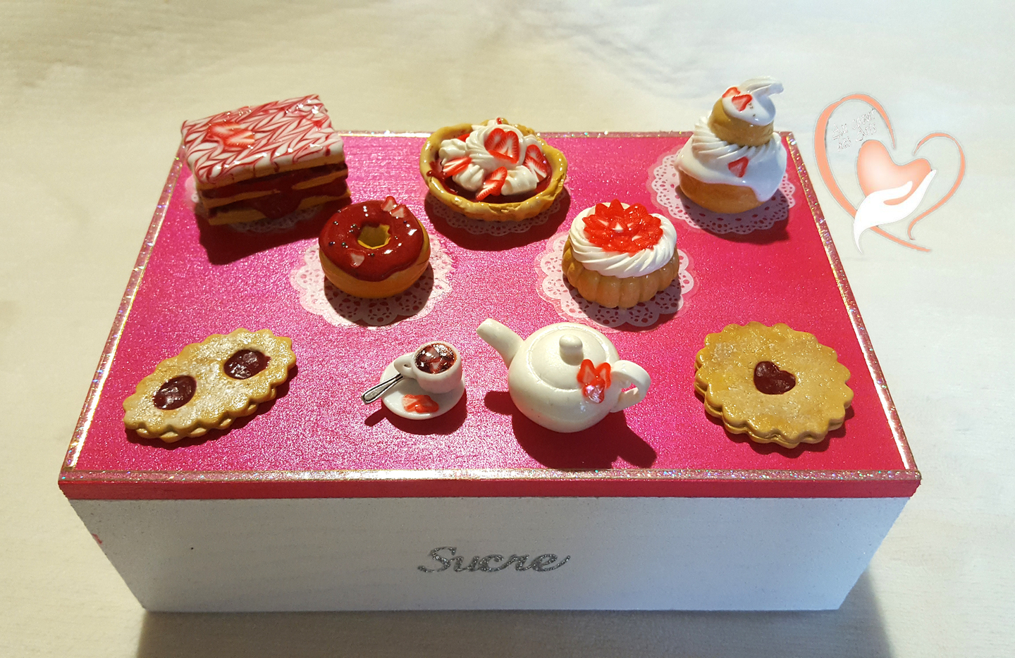 Boîte à sucre rouge et blanche - au coeur des arts - Cadeaux de mariage ...