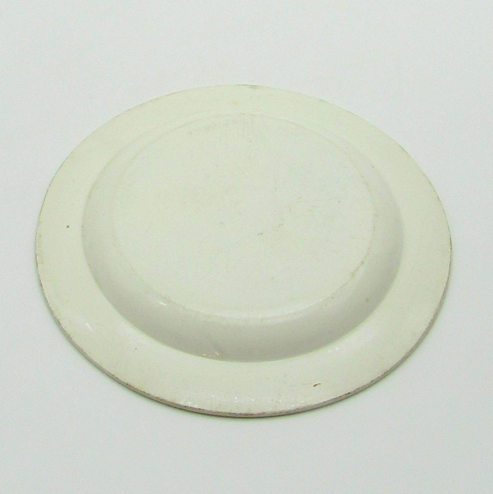 Montereau. Assiette faïence Apollon tue le serpent Python, XIXe