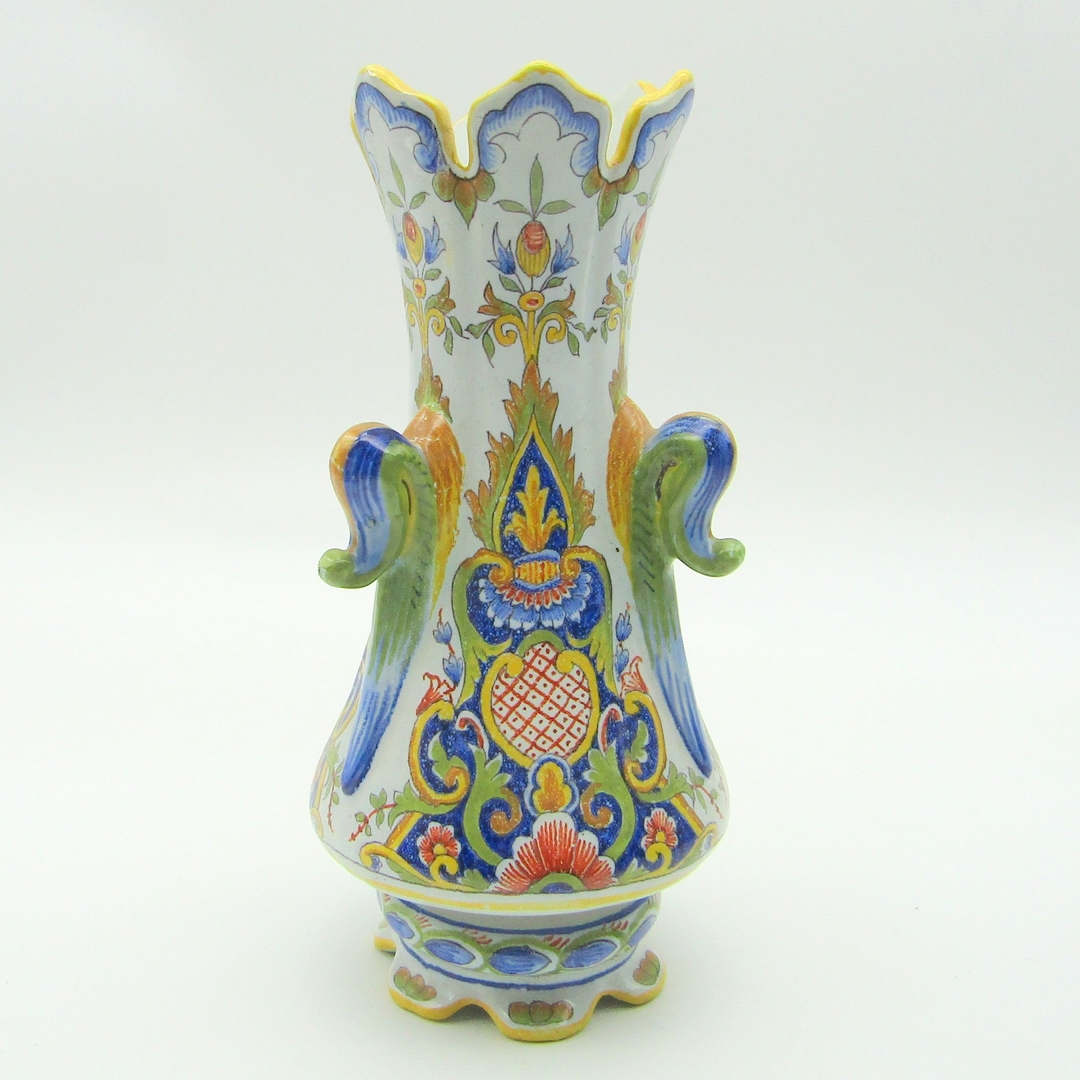 Desvres. Fourmaintraux. Vase en faïence décor de lambrequins