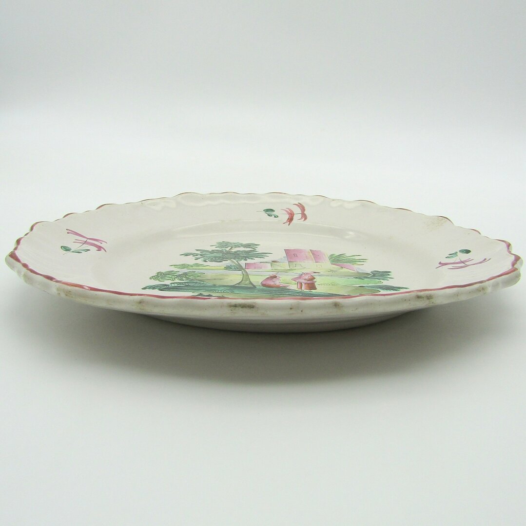 Varages. Assiette faïence décor couple dans un paysage, XVIIIe