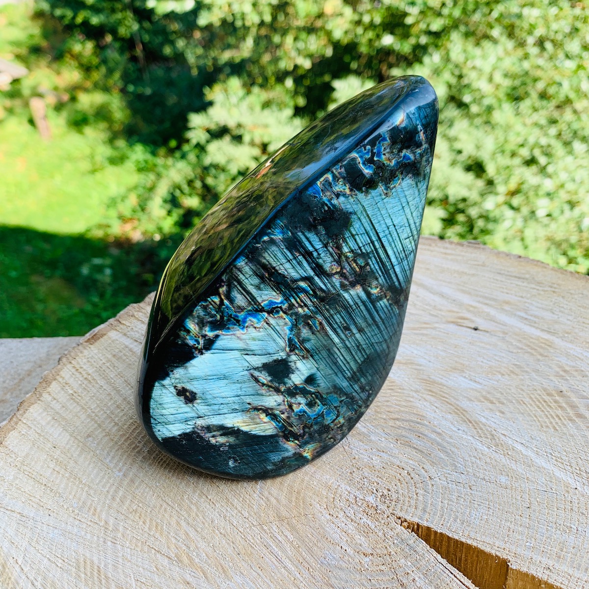 labradorite en pierre naturelle forme de pointe pour la protection