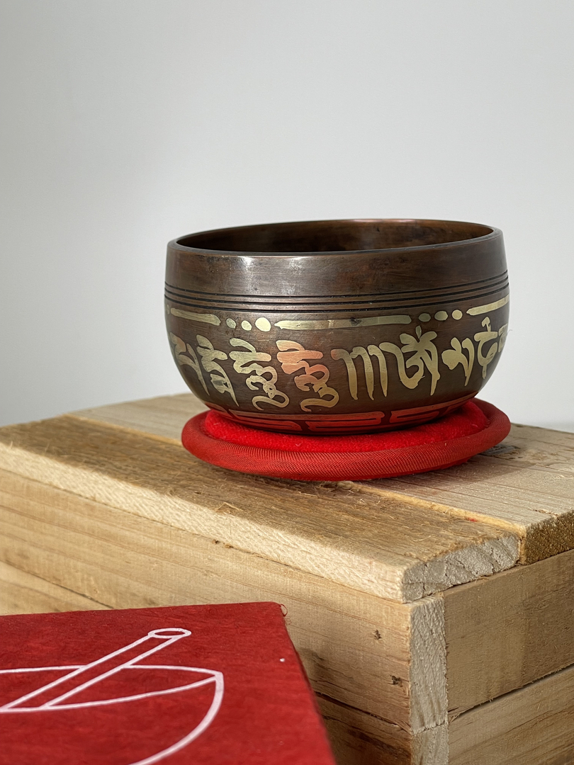 Bol Thibétain chantant OM. Coffret cadeau rouge avec maillet