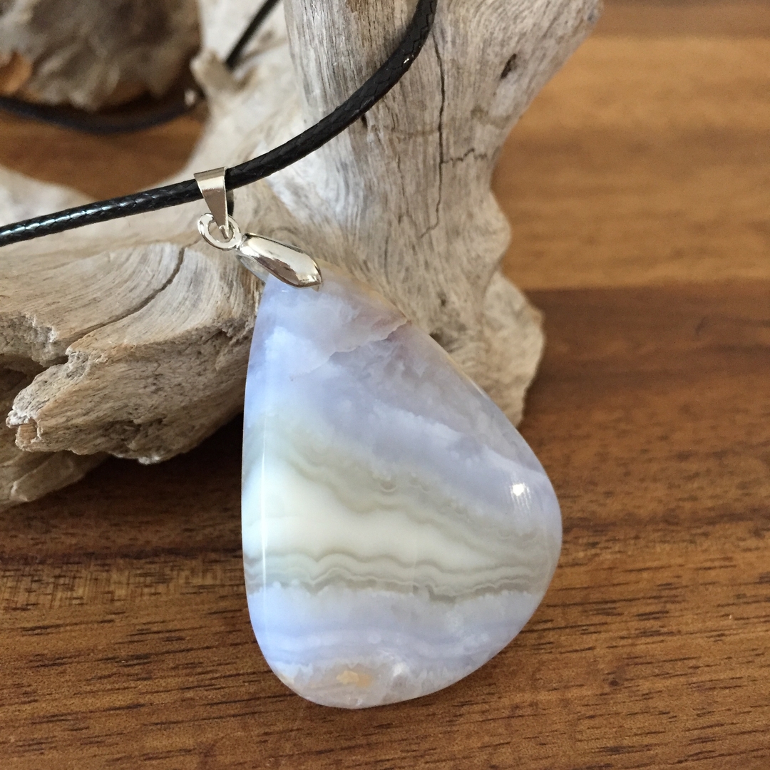 Pendentif en Agate Blue Lace (calcédoïne bleue) - communication ...