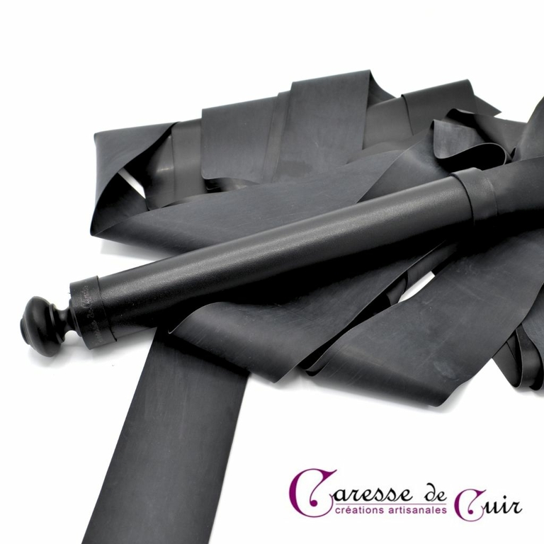 Grand martinet en latex TOUT noir - Martinets/Martinets en Latex ...