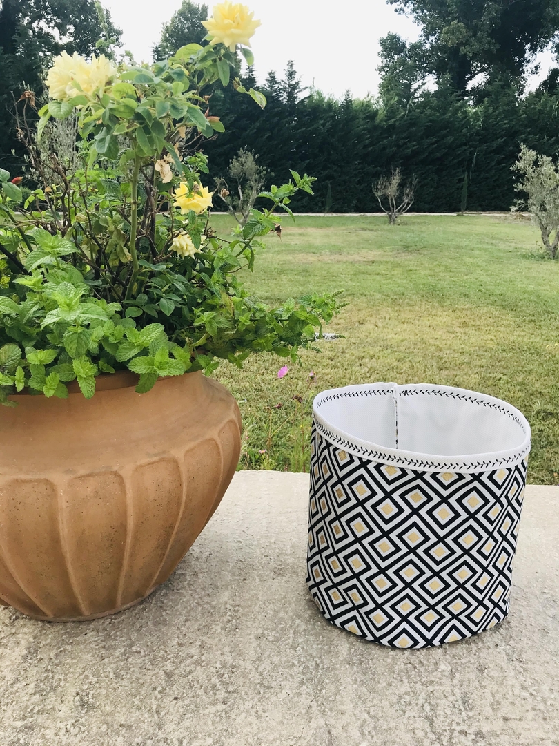 Paniers caches pots géométrique noir et doré - Cache pot d'intérieur ...