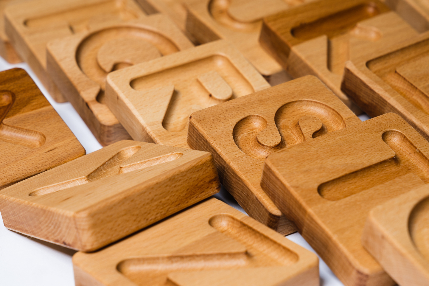 26 Lettres à tracer Majuscules et Minuscules Pagalou Toys - Nos marques ...