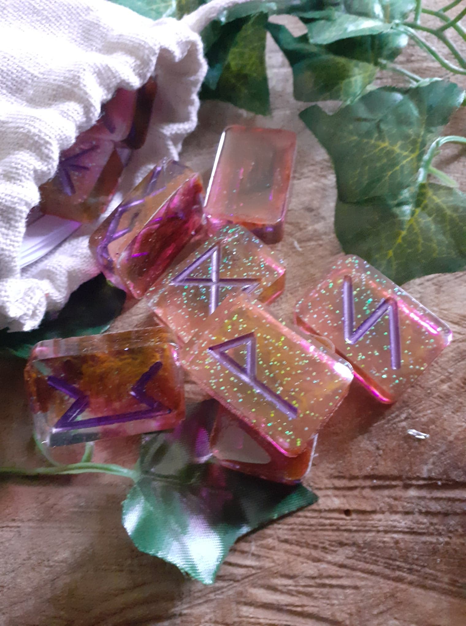 Runes celtiques en résine féerie création - Décoration/Esotérisme ...