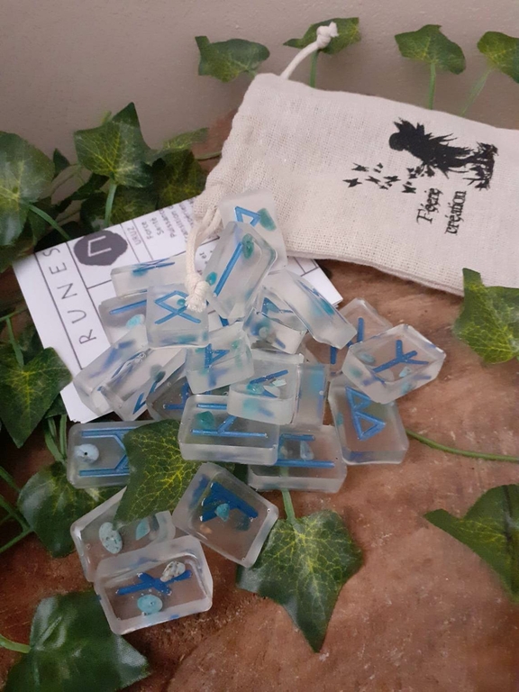 Runes celtiques en résine féerie création - Décoration/Esotérisme ...