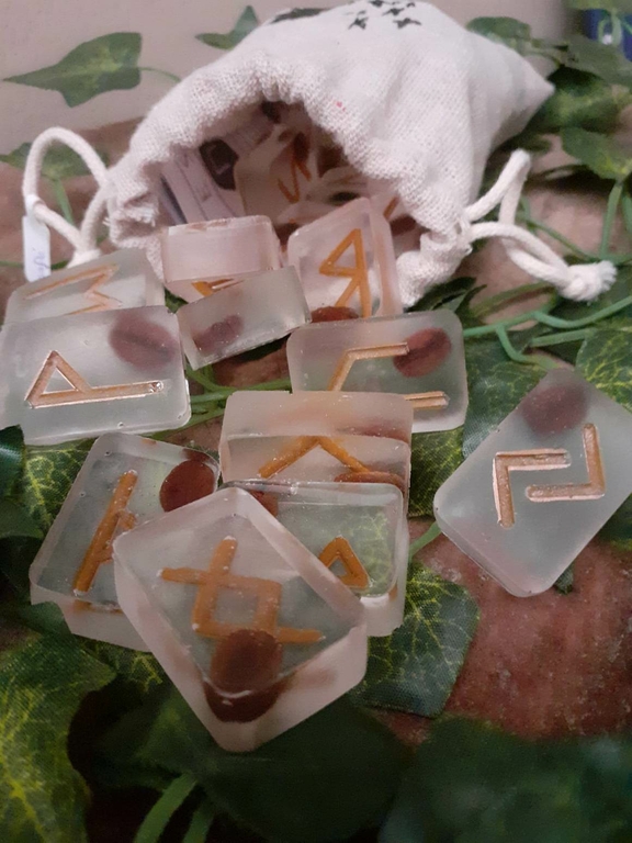 Runes celtiques en résine féerie création - Décoration/Esotérisme ...