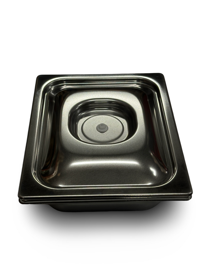 Bac inox GN 1/1 avec couvercle inox sous vide, valve centrale et vide 30 %.