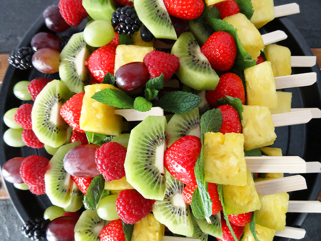 Plateau de brochettes de fruits - Bouquet De Fruits