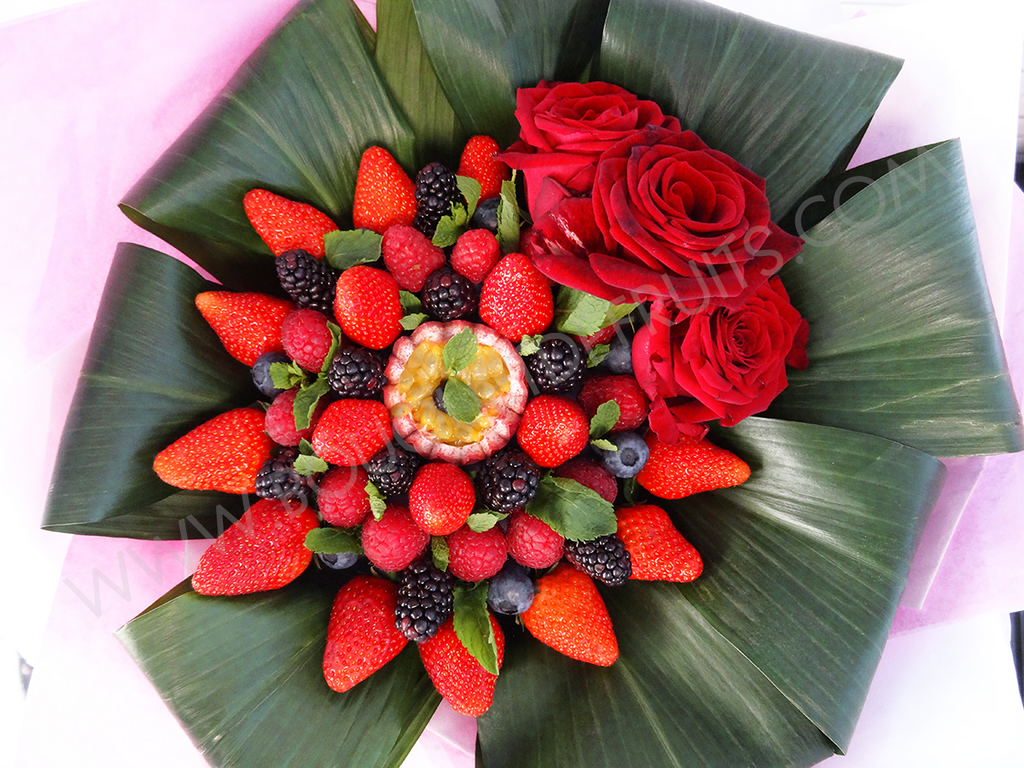 Bouquet De Fruits Rouges & Roses Rouges - Cadeau Original