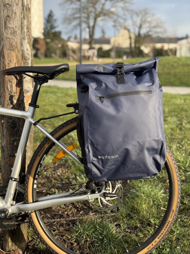 Sac à dos porte bagage vélo ∙ Badawin ALI bleu vif
