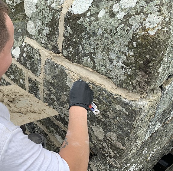 jointoiement chaux, technique pour réaliser joints chaux