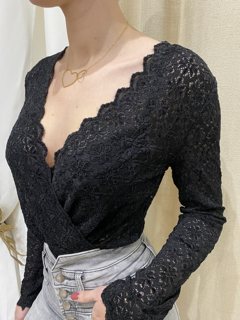 Body noir à décolleté en broderie - Hauts/Tops & T-shirts ...