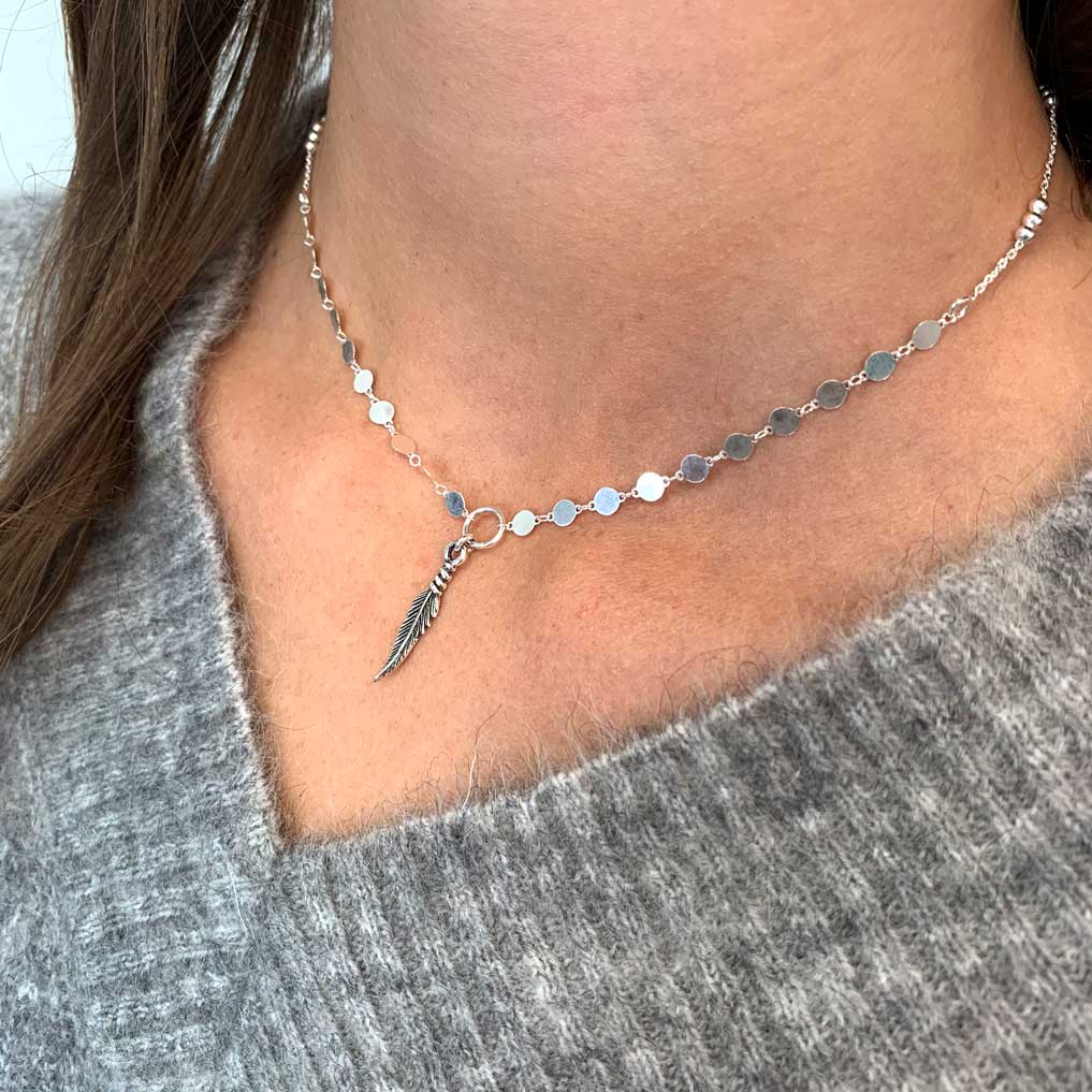 COLLIER MAILLE PLATE ET CHAÎNE FINES PERLES ET PLUME - COLLIERS ARGENT ...