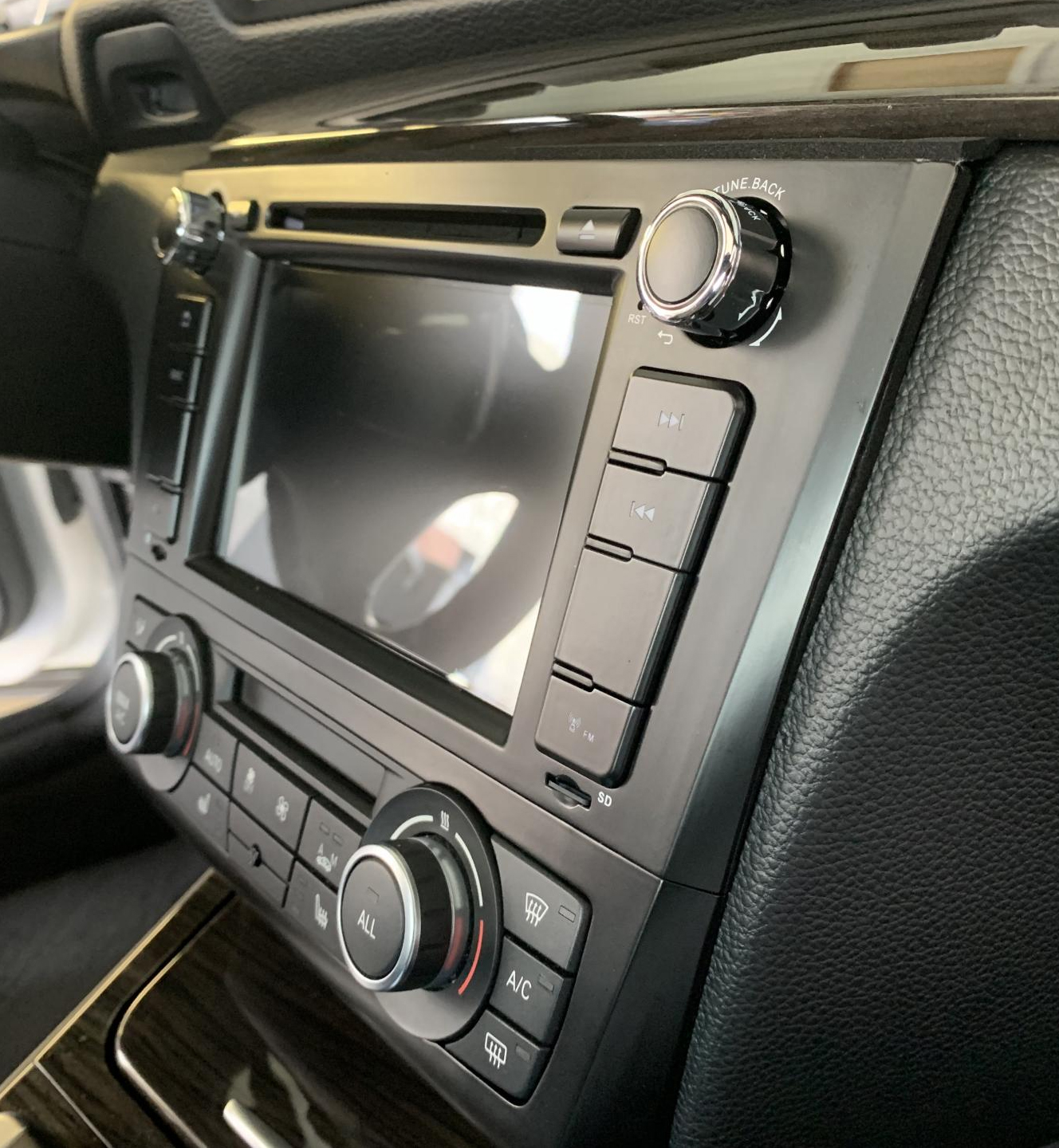 Autoradio Tactile Gps Dvd Et Bluetooth Bmw Série 1 Hightech Privee