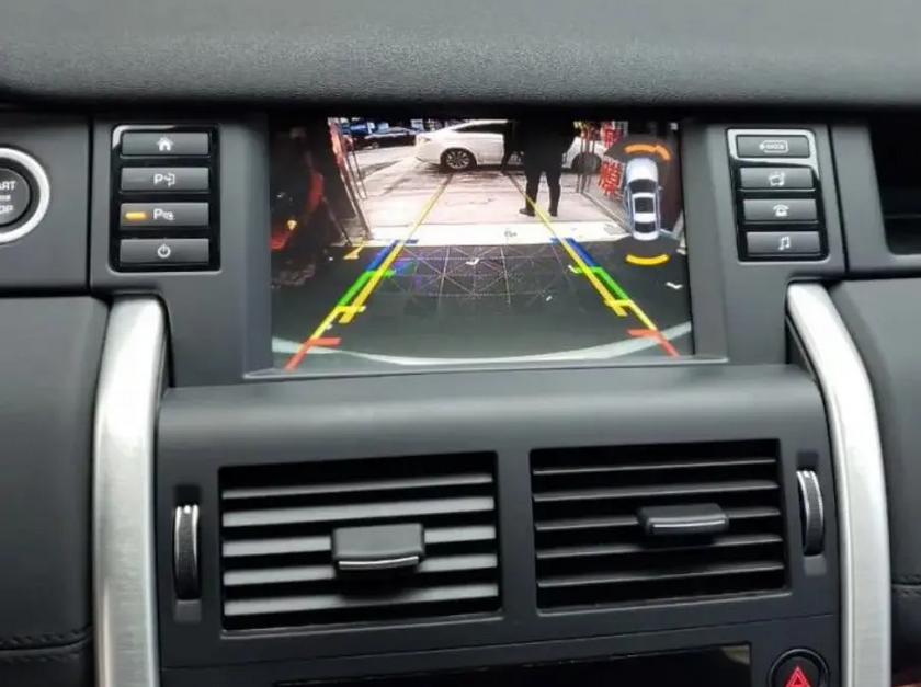 Land Rover Discovery Sport : Caméra sur Écran Usine