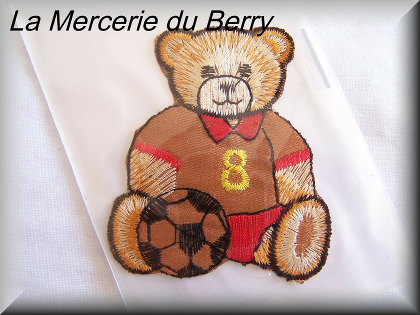 Ecusson ourson footballeur - Les Ecussons - La Mercerie du Berry