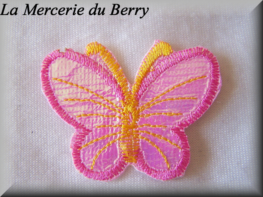 Ecusson papillon rose - Les Ecussons - La Mercerie du Berry
