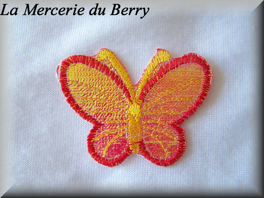 Ecusson papillon rouge - Les Ecussons - La Mercerie du Berry