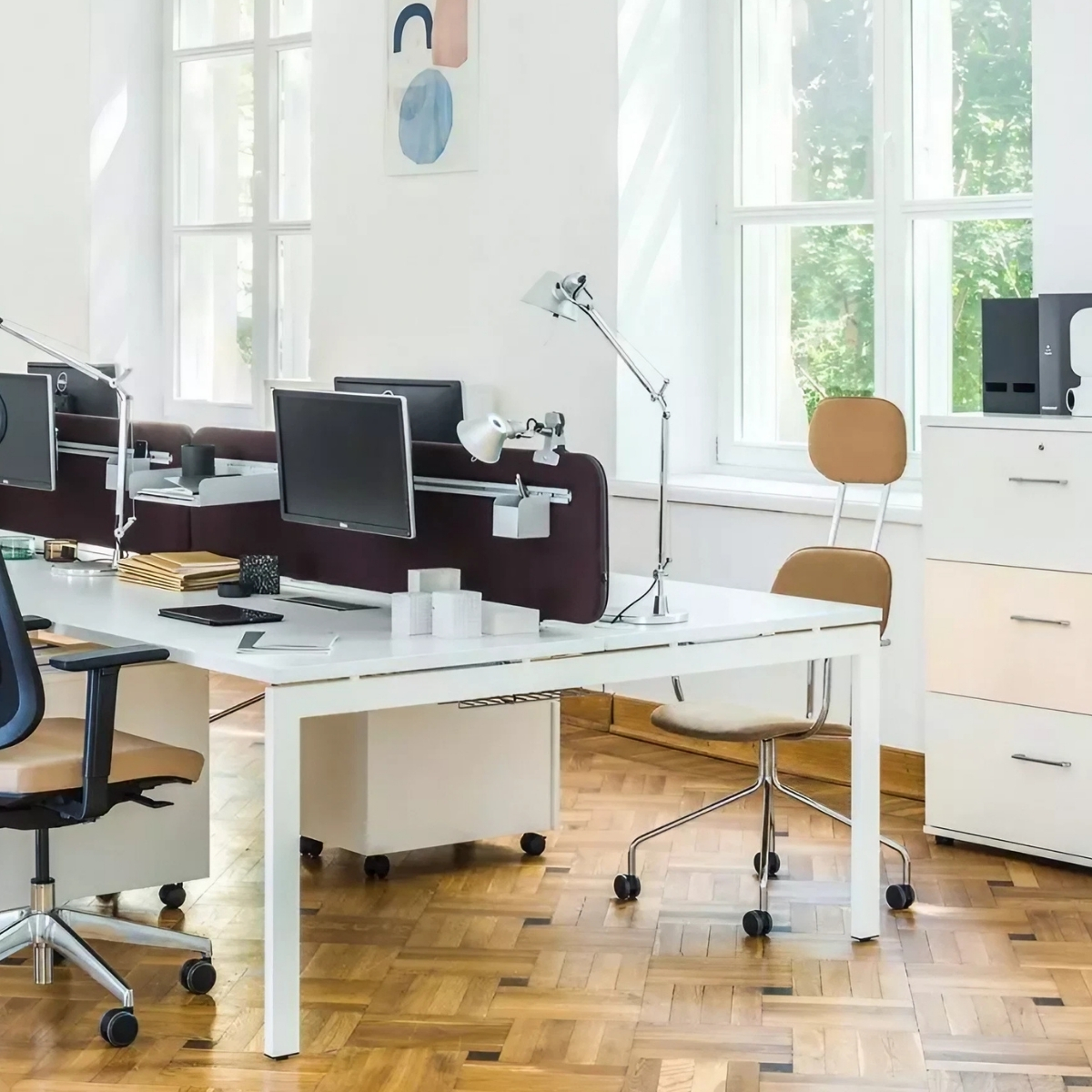 Bureau bench 6 places compact avec passage de câbles