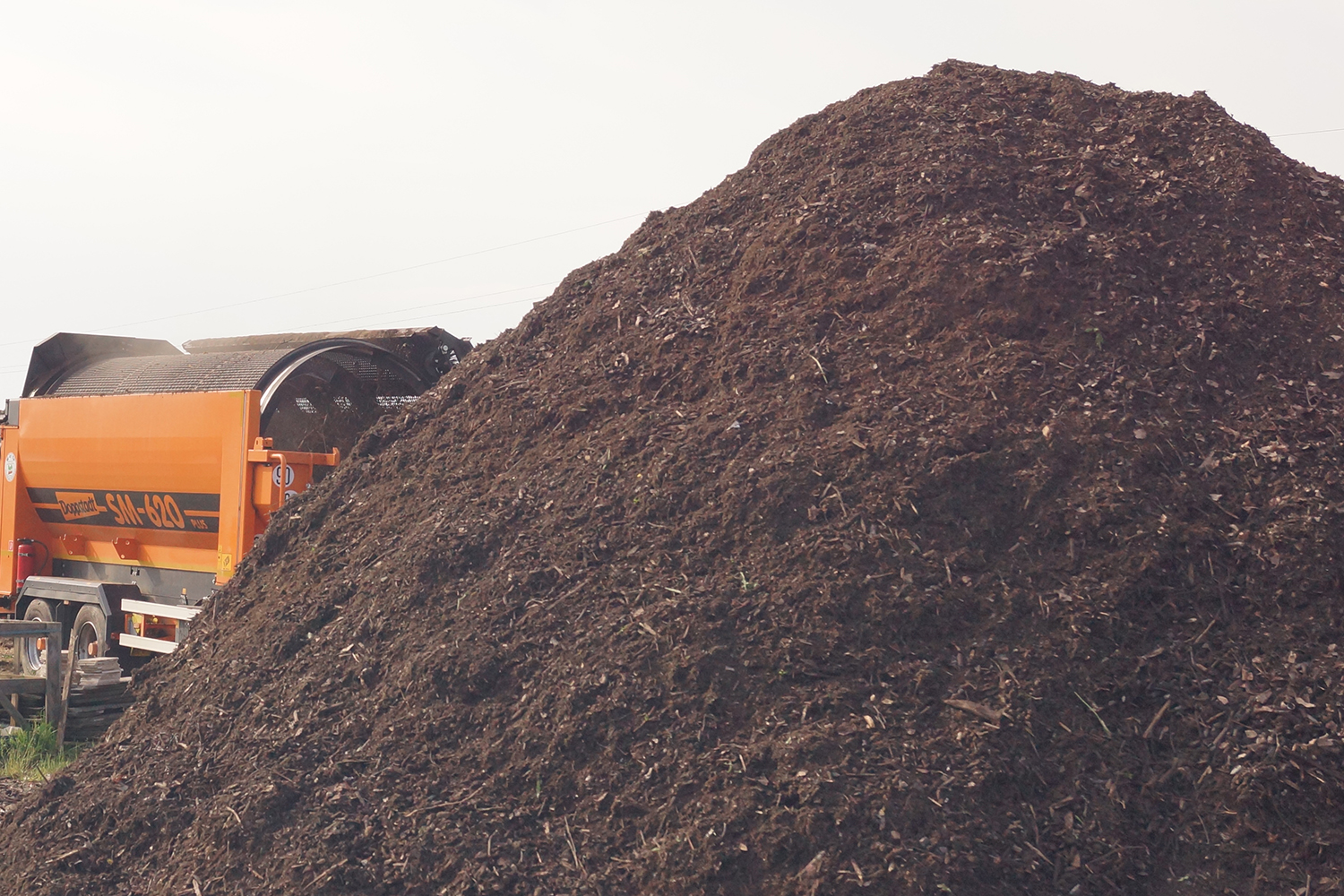 Compost Végétal Écologique – 25 € le m³ | Chalain Market