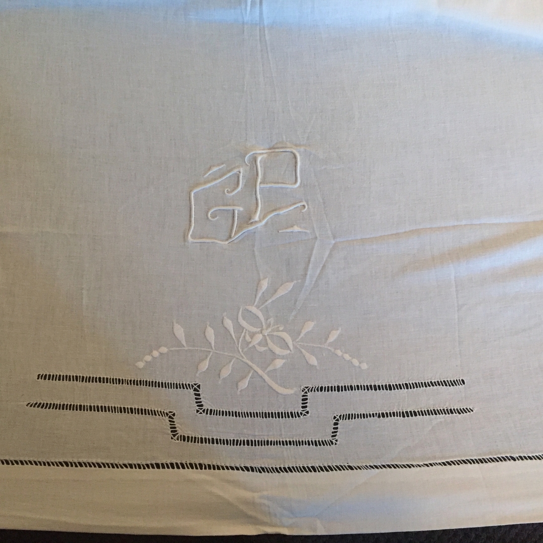 DRAP ANCIEN brodé - LINGE DE MAISON/Linge de Lit - chineuse-de-merveilles