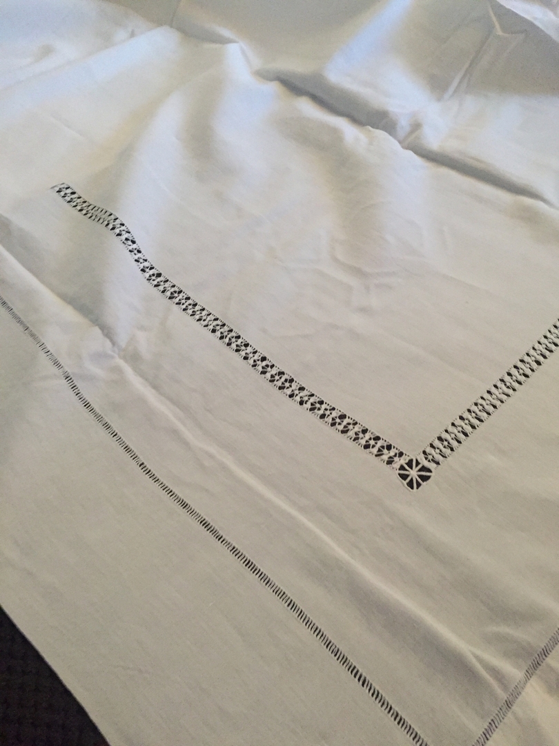 DRAP ANCIEN brodé - LINGE DE MAISON/Linge de Lit - chineuse-de-merveilles