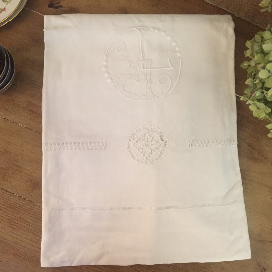 DRAP BRODÉ ancien - LINGE DE MAISON/Linge de Lit - chineuse-de-merveilles