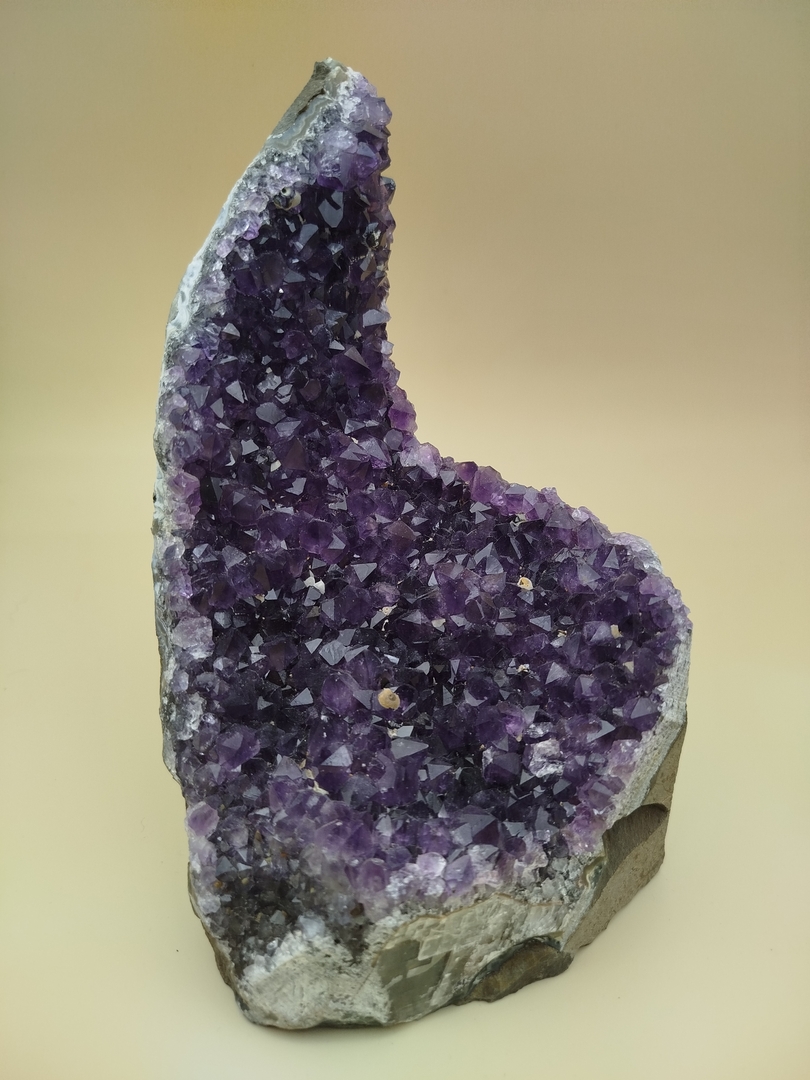 Géode Améthyste 1.644kg environ - Géodes/Géode Améthyste - les-pierres ...