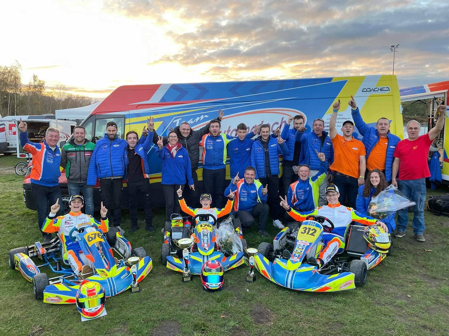 Kit décoration Karting 100% Personnalisé - KIT DECORATION/KIT DECO KART ...