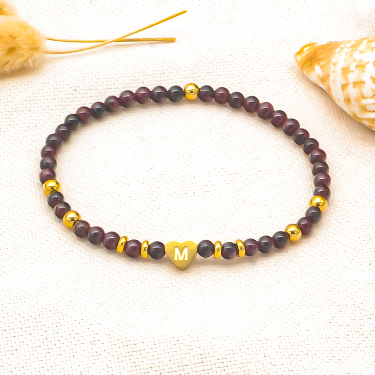 Bracelet initiale coeur & pierre grenat - Bijoux Créative Perles