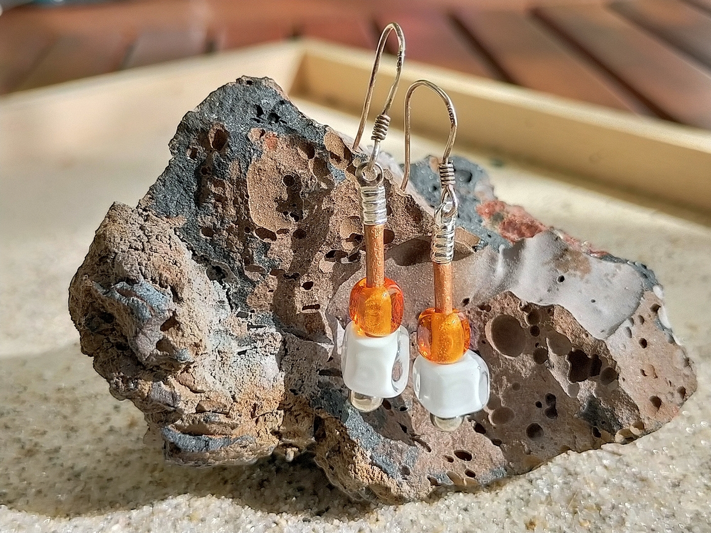 Boucles d'oreilles - Perles en verre de Murano carrées blanche ...