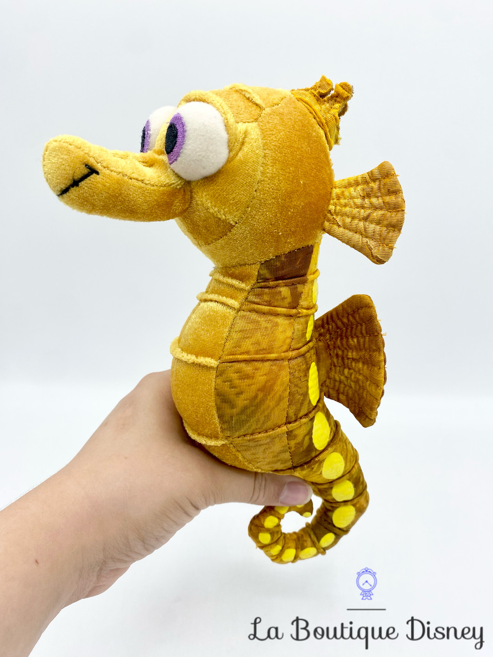 Peluche Hippo Sheldon Le monde de Némo Disney Store hippocampe jaune 24 ...