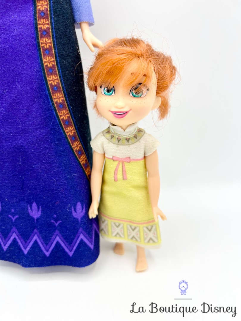 Poupées Famille Royale d'Arendelle Anna Elsa La Reine des Neiges 2 Disney Hasbro Parents ...