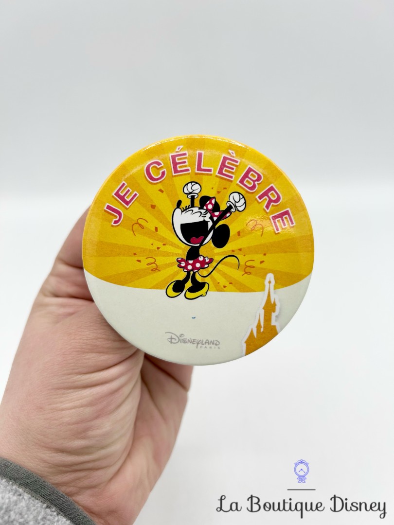 Badge Minnie Mouse Je célèbre Disneyland Paris Disney jaune ...