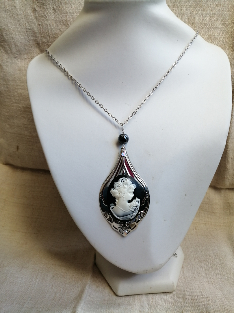 collier "camée noir et blanc" - bijoux fantaisies/collier, parure ...