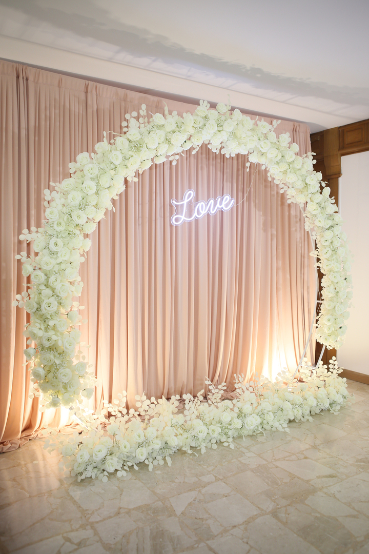 Location arche avec fleur artificielle gypsophile AE5GYP24 - Décors ...
