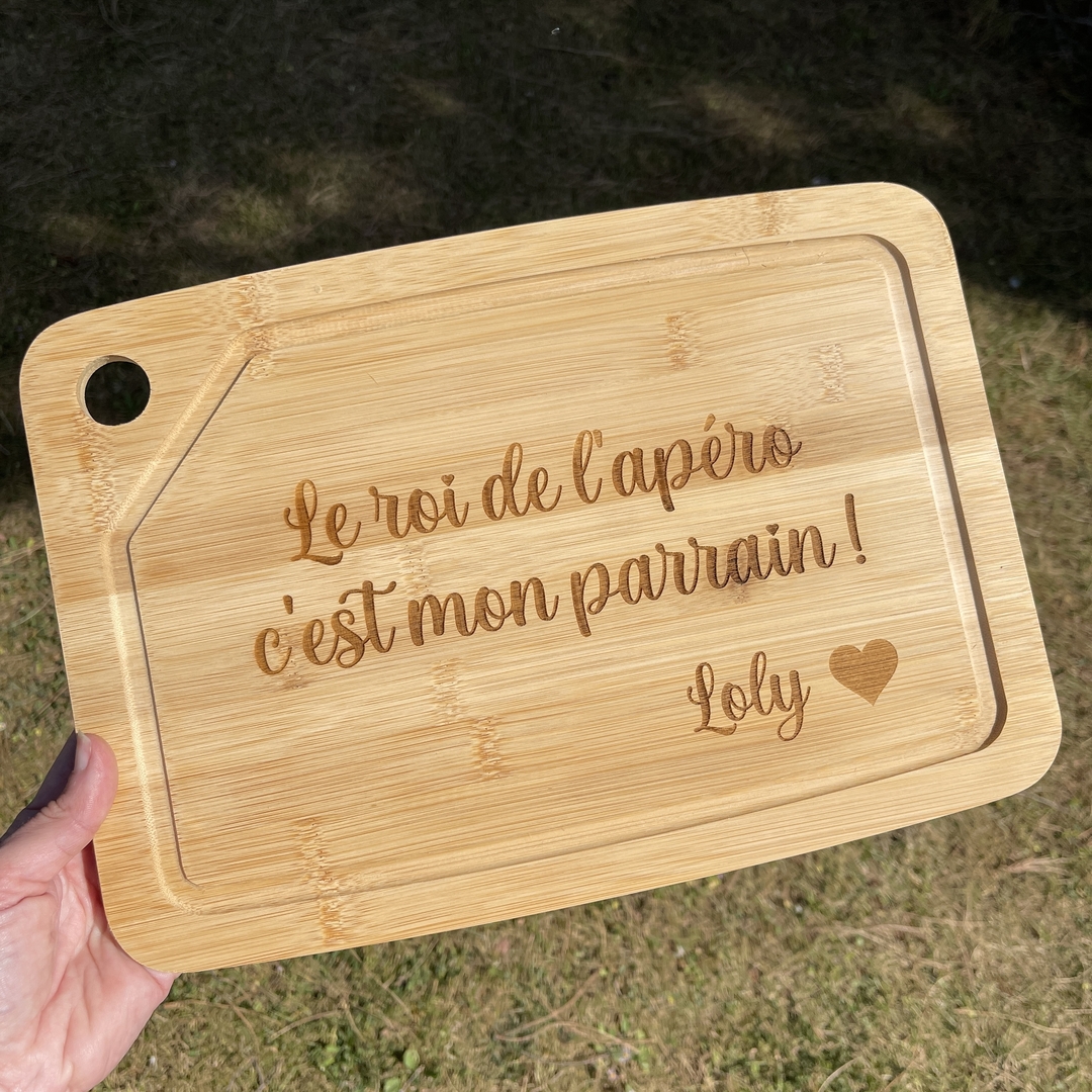 Planche à découper apéro cadeau papa fête des pères personnalisé