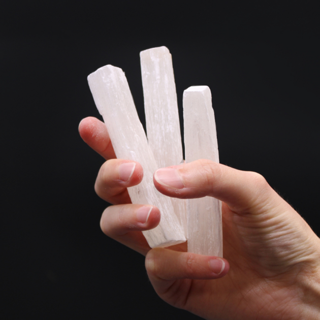 Bâton de Sélénite - Pierre Brute - 7 à 10cm -Le Temple d’Heydinès