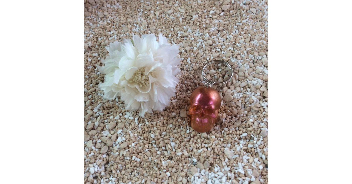 Porte-clé skull en résine époxy - Crâne fait main-doucescreations