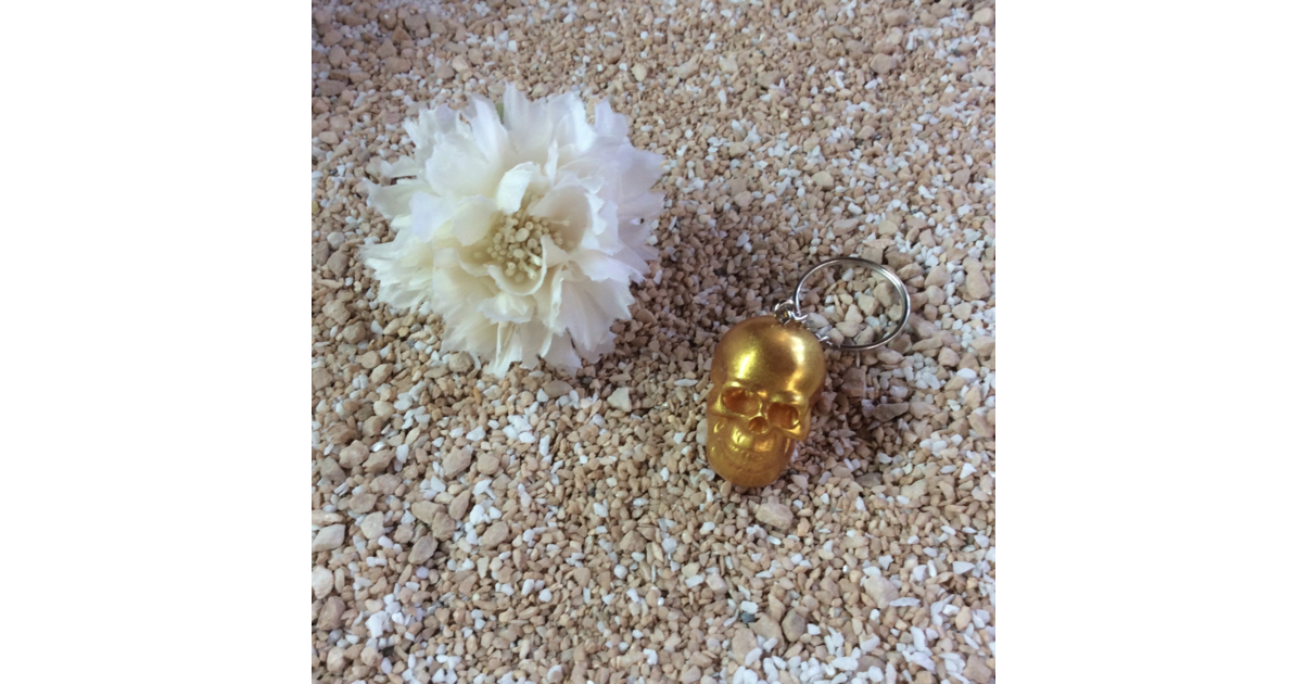 Porte-clé skull en résine époxy - Couleur or - doucescreations