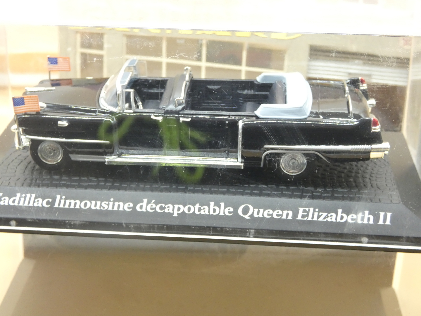 CADILLAC LIMOUSINE Décapotable QUEEN ELIZABETH II 1/43 IXO NEUF BOITE ...