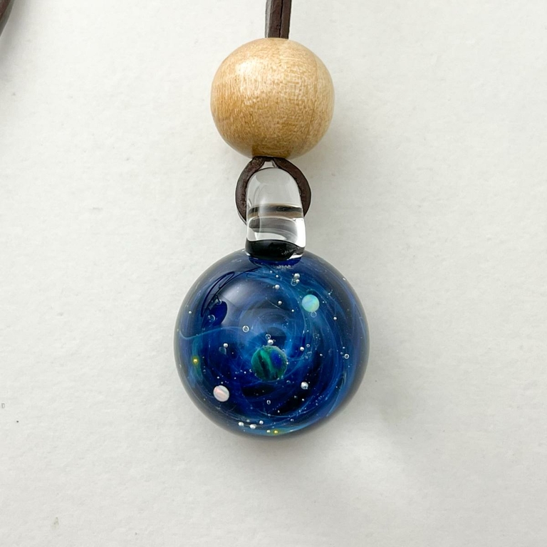 Just Glass It - Collier système solaire en verre