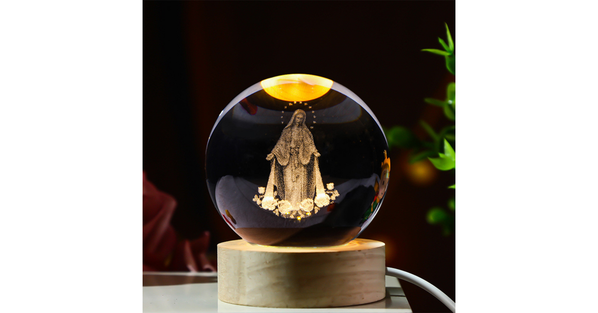 Boule de Cristal Vierge Marie - Puissance divine et beauté captivante