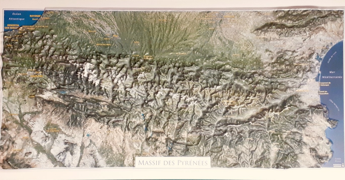 Le massif des Pyrénées vue satellite
