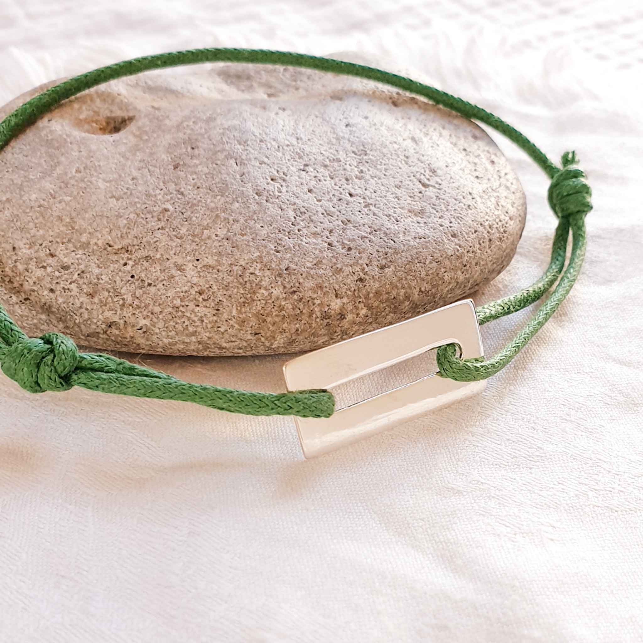 Bracelet personnalisé homme avec plaque en argent cordon cuir