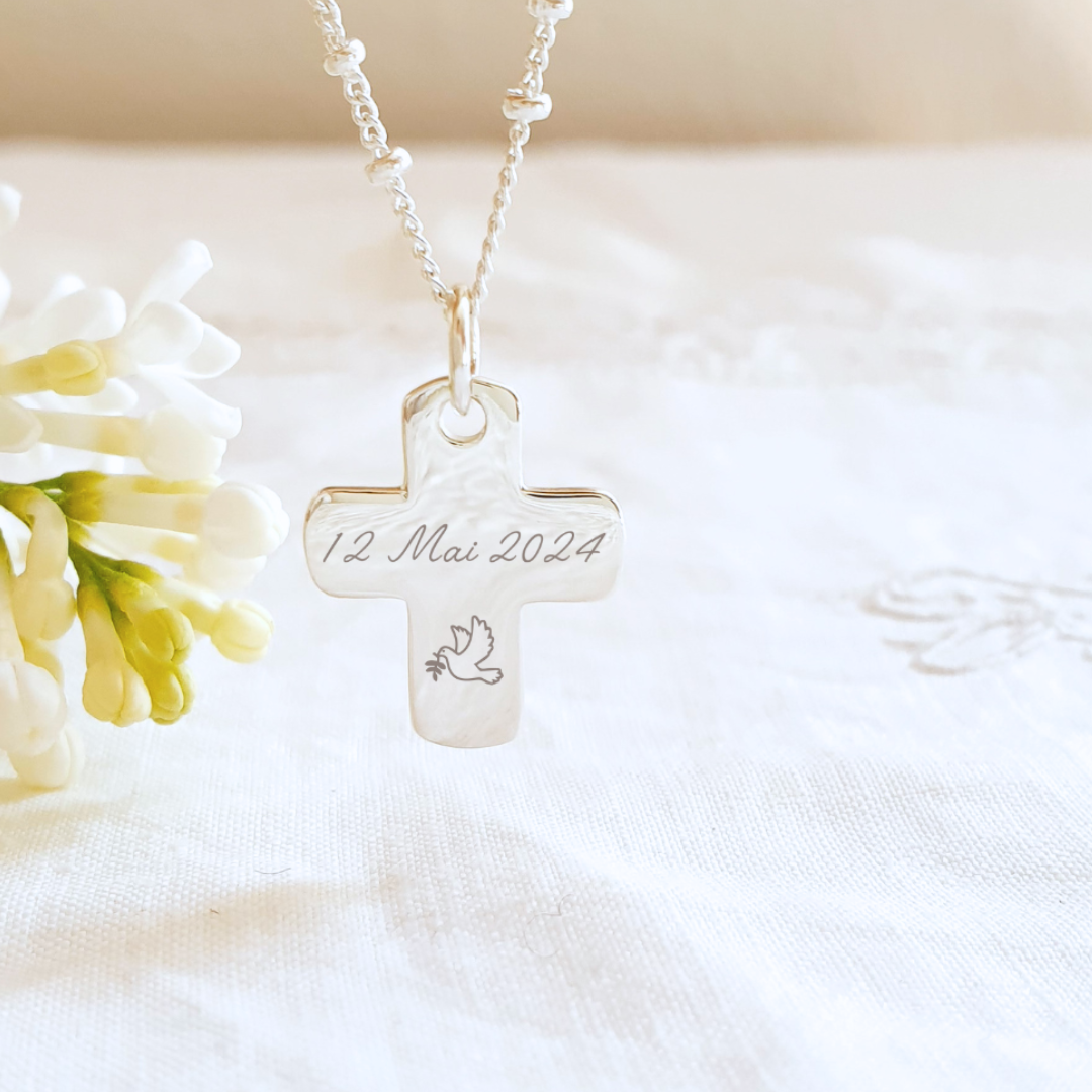 Pendentif croix personnalisé or argent pour baptême et communion